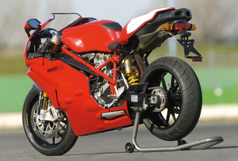 Ducati 749 R: monografia - CuoreDesmo