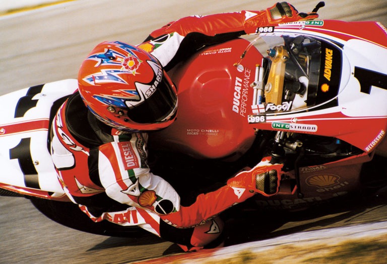 Carl Fogarty: la carriera del "King" e la sua storia in Ducati - CuoreDesmo